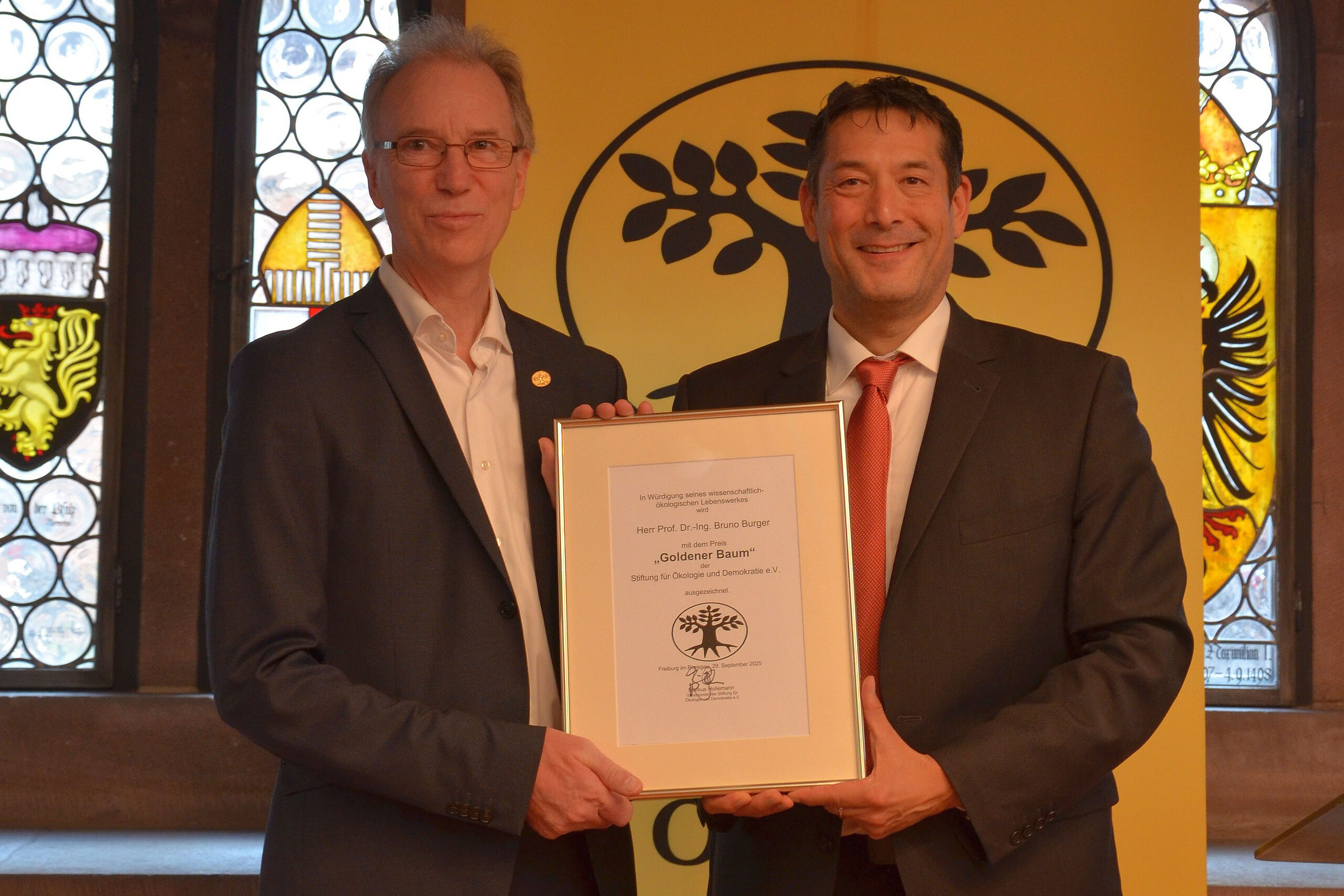 Fakten statt Fake News: Goldener Baum für Prof. Dr. Burger - DBU